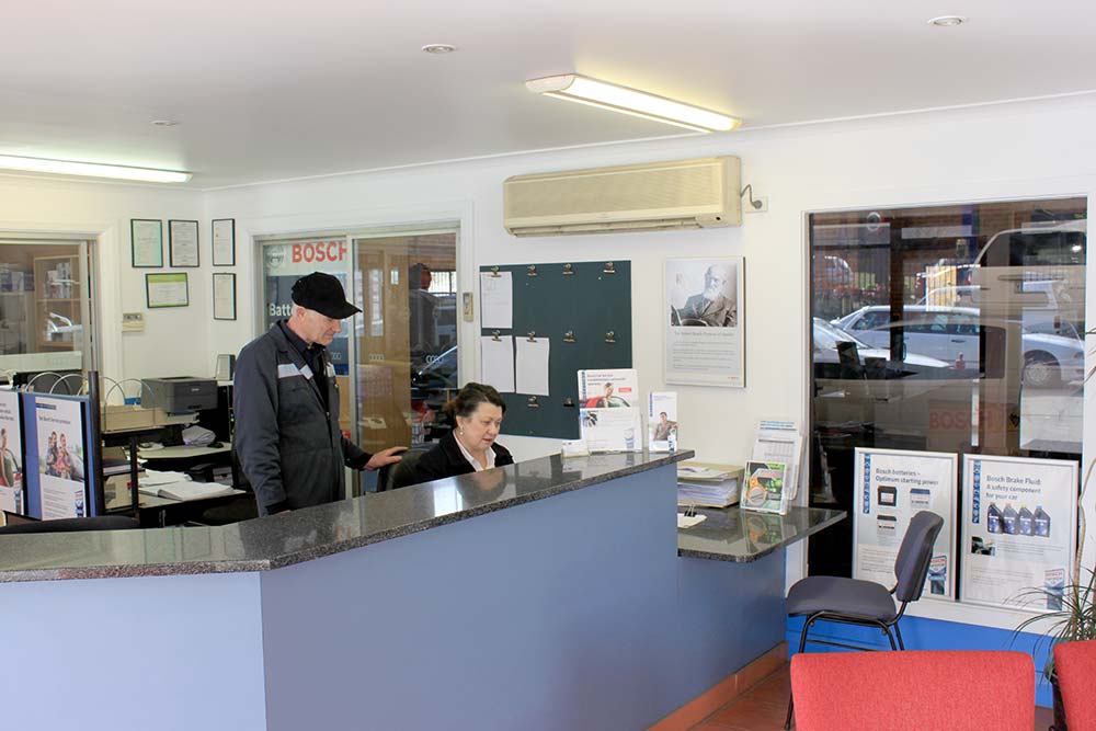 reception | Gombar's Motor Service